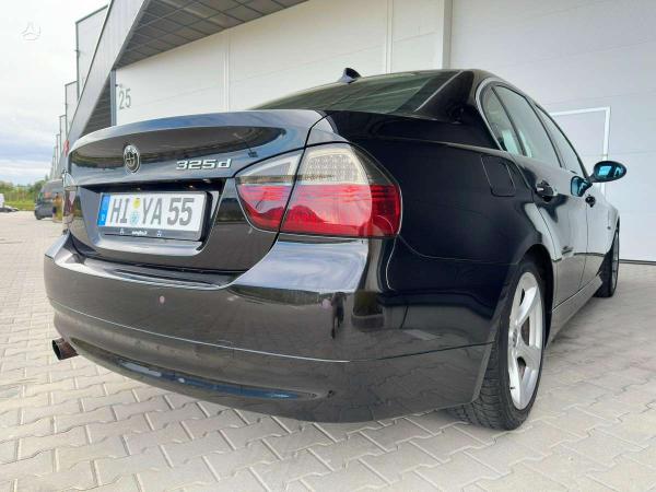 Black BMW 325 2007 in Vilnius, with an engine capacity of 2.99 L and mileage of 297 thousand km for 4299 €, photo 9 on AUTOMOTO.COM.LV