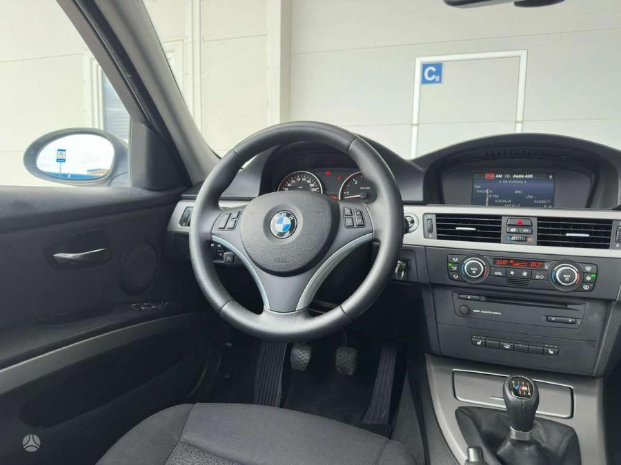 Black BMW 325 2007 in Vilnius, with an engine capacity of 2.99 L and mileage of 297 thousand km for 4299 €, photo 21 on AUTOMOTO.COM.LV