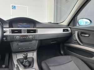 Black BMW 325 2007 in Vilnius, with an engine capacity of 2.99 L and mileage of 297 thousand km for 4299 €, photo 24 on AUTOMOTO.COM.LV