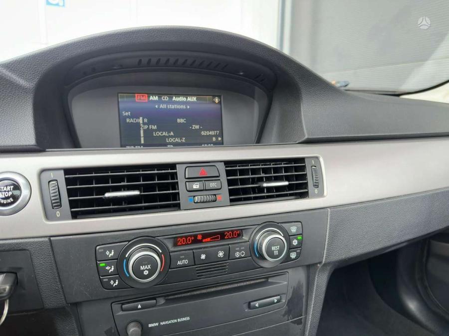 Black BMW 325 2007 in Vilnius, with an engine capacity of 2.99 L and mileage of 297 thousand km for 4299 €, photo 25 on AUTOMOTO.COM.LV