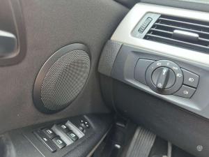 Black BMW 325 2007 in Vilnius, with an engine capacity of 2.99 L and mileage of 297 thousand km for 4299 €, photo 33 on AUTOMOTO.COM.LV