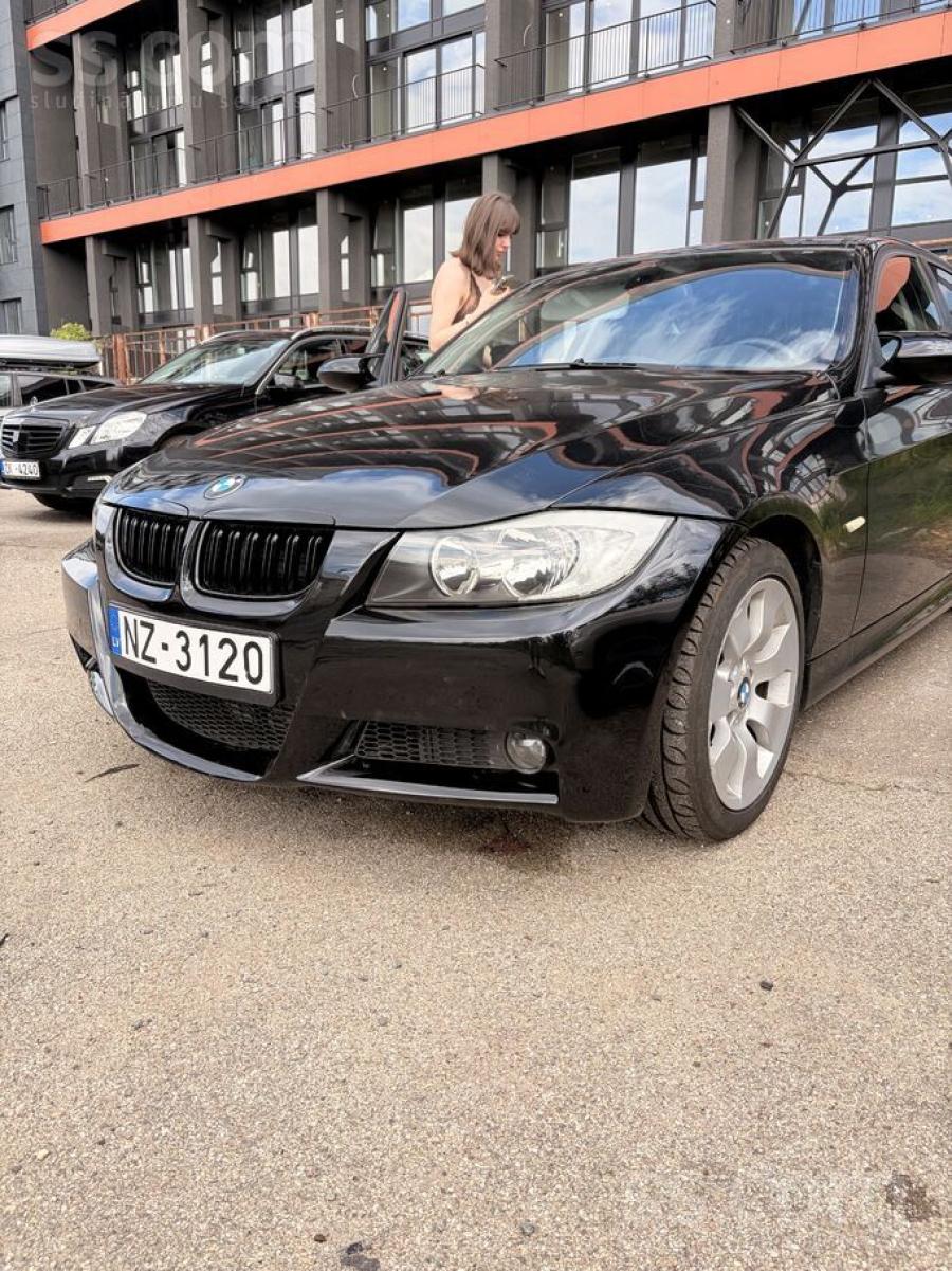 Black BMW 325 2007 in Riga, with an engine capacity of 3.00 L and mileage of 333 thousand km for 6000 €, photo 5 on AUTOMOTO.COM.LV