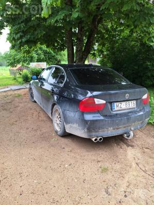 Black BMW 325 2008 in Cesis, with an engine capacity of 3.00 L and mileage of 309 thousand km for 3900 €, photo 2 on AUTOMOTO.COM.LV