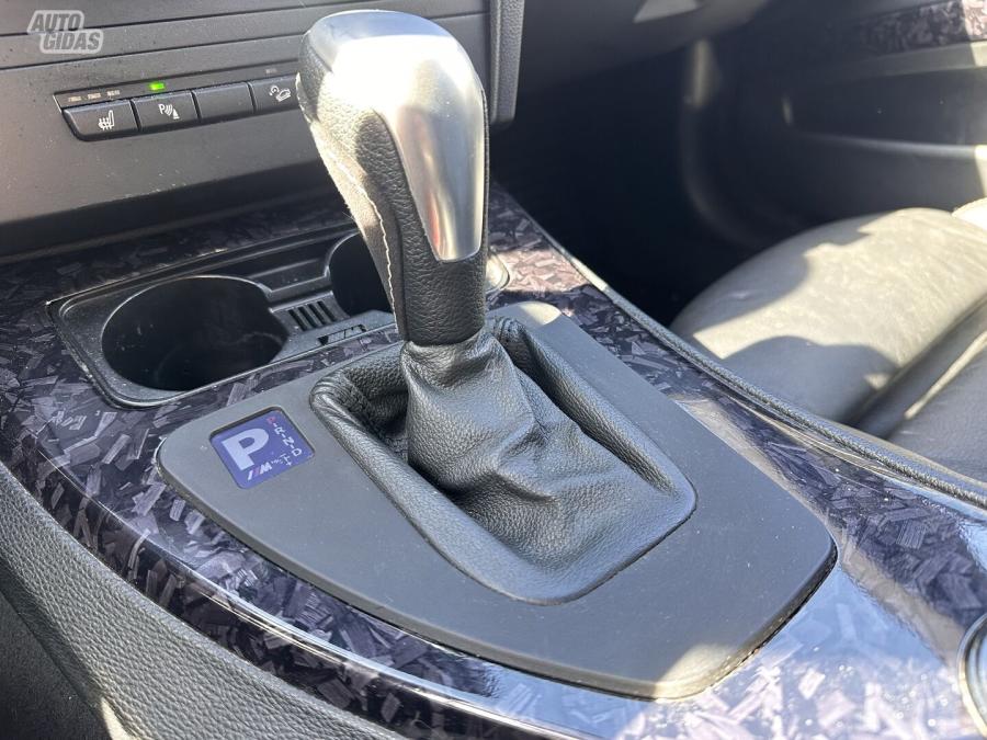 Melns BMW 325 2008 Viļņa, ar dzinēja tilpumu 3.00 L un nobraukumu 360 tūkst. km par 5350 €, foto 9 vietnē AUTOMOTO.COM.LV
