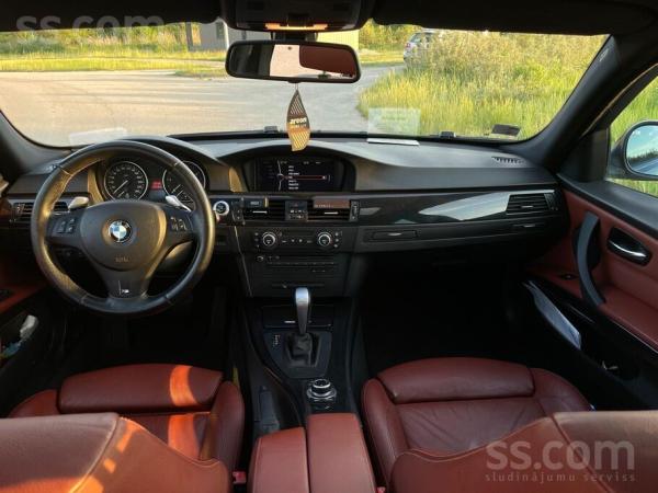 Black BMW 325 2008 in Riga, with an engine capacity of 3.00 L and mileage of 353 thousand km for 6400 €, photo 4 on AUTOMOTO.COM.LV