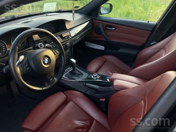 Black BMW 325 2008 in Riga, with an engine capacity of 3.00 L and mileage of 353 thousand km for 6400 €, photo 5 on AUTOMOTO.COM.LV