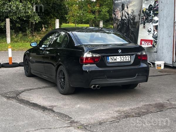 Black BMW 325 2008 in Riga, with an engine capacity of 3.00 L and mileage of 387 thousand km for 4500 €, photo 1 on AUTOMOTO.COM.LV