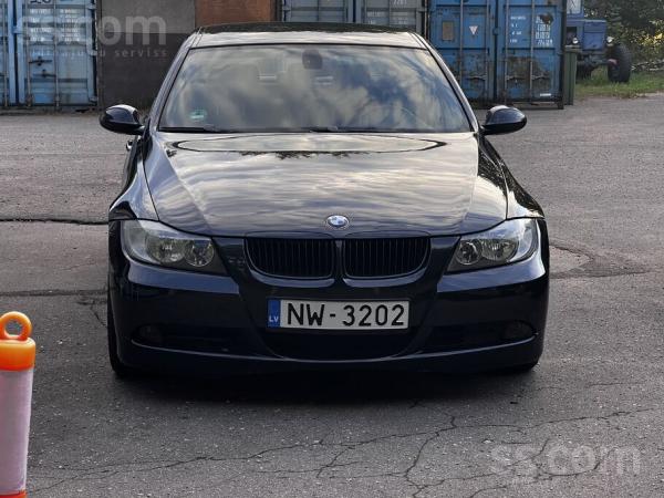 Black BMW 325 2008 in Riga, with an engine capacity of 3.00 L and mileage of 387 thousand km for 4500 €, photo 5 on AUTOMOTO.COM.LV