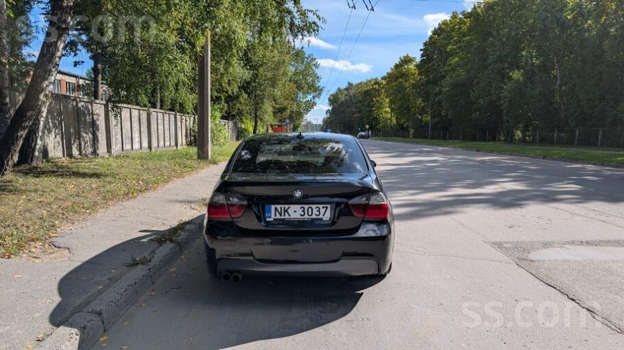 Black BMW 325 2008 in Riga, with an engine capacity of 3.00 L and mileage of 360 thousand km for 6600 €, photo 4 on AUTOMOTO.COM.LV