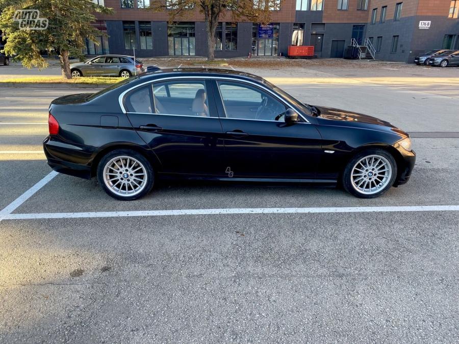Black BMW 325 2009 in Vilnius, with an engine capacity of 3.00 L and mileage of 284 thousand km for 6000 €, photo 3 on AUTOMOTO.COM.LV