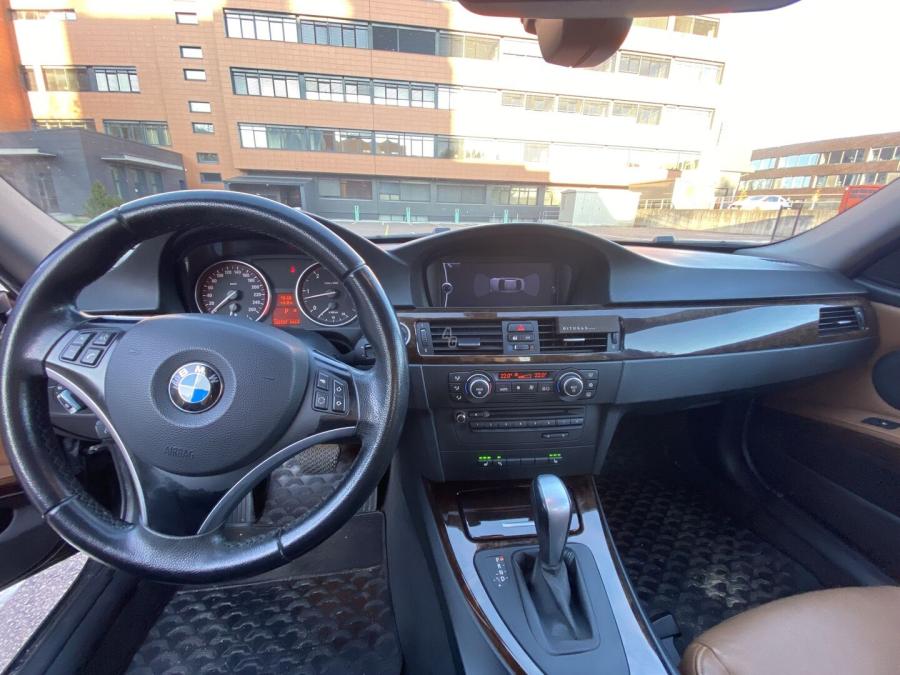 Black BMW 325 2009 in Vilnius, with an engine capacity of 3.00 L and mileage of 284 thousand km for 6000 €, photo 14 on AUTOMOTO.COM.LV