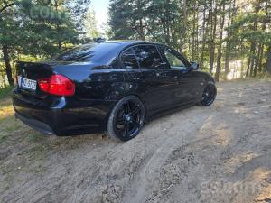 Melns BMW 325 2009 Daugavpils, ar dzinēja tilpumu 3.00 L un nobraukumu 283 tūkst. km par 6500 €, foto 4 vietnē AUTOMOTO.COM.LV