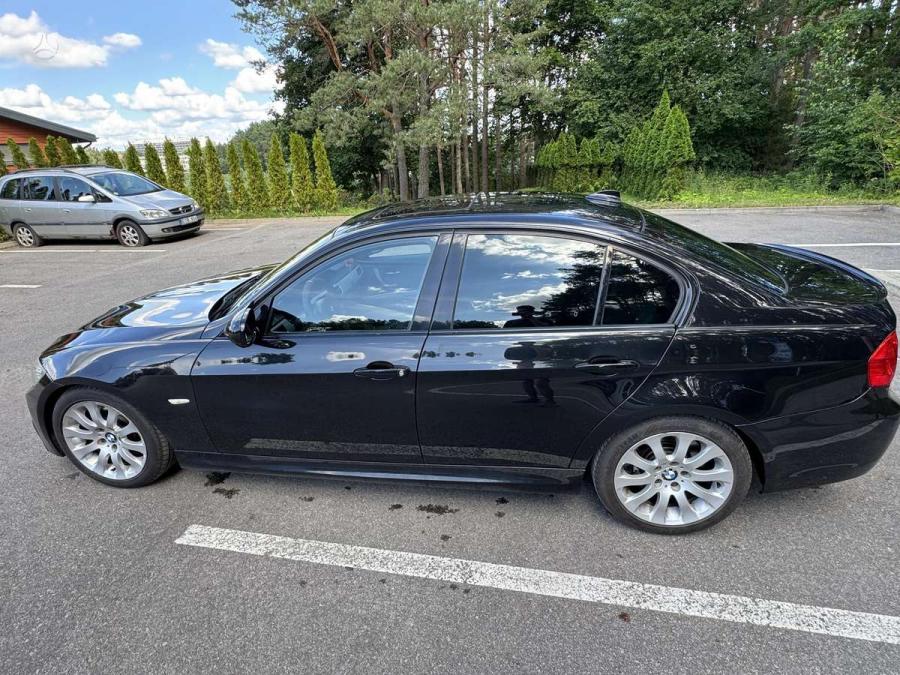 Black BMW 325 2009 in Vilnius, with an engine capacity of 2.99 L and mileage of 338 thousand km for 6990 €, photo 4 on AUTOMOTO.COM.LV