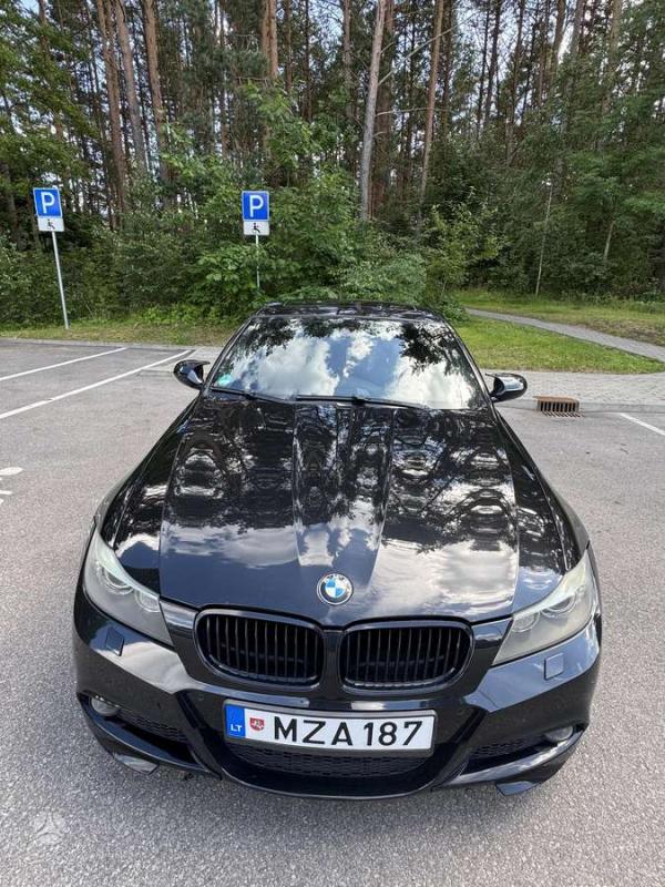 Black BMW 325 2009 in Vilnius, with an engine capacity of 2.99 L and mileage of 338 thousand km for 6990 €, photo 5 on AUTOMOTO.COM.LV