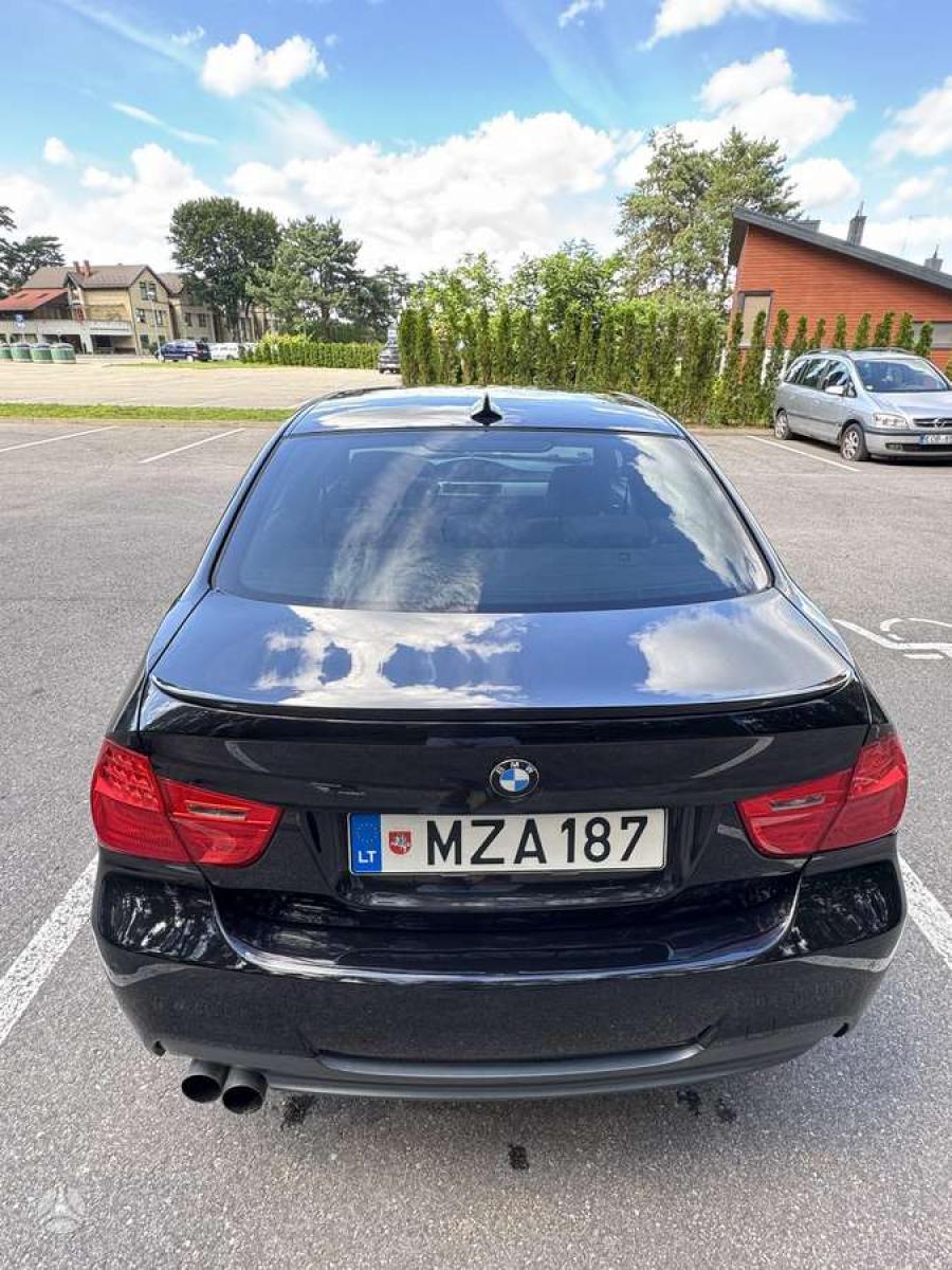 Black BMW 325 2009 in Vilnius, with an engine capacity of 2.99 L and mileage of 338 thousand km for 6990 €, photo 7 on AUTOMOTO.COM.LV