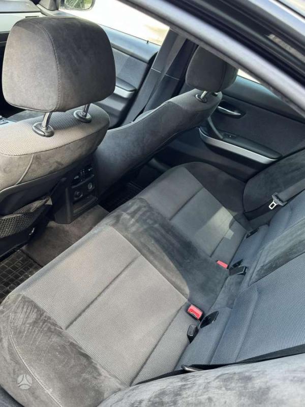 Black BMW 325 2009 in Vilnius, with an engine capacity of 2.99 L and mileage of 338 thousand km for 6990 €, photo 9 on AUTOMOTO.COM.LV