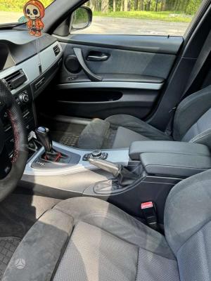 Black BMW 325 2009 in Vilnius, with an engine capacity of 2.99 L and mileage of 338 thousand km for 6990 €, photo 12 on AUTOMOTO.COM.LV