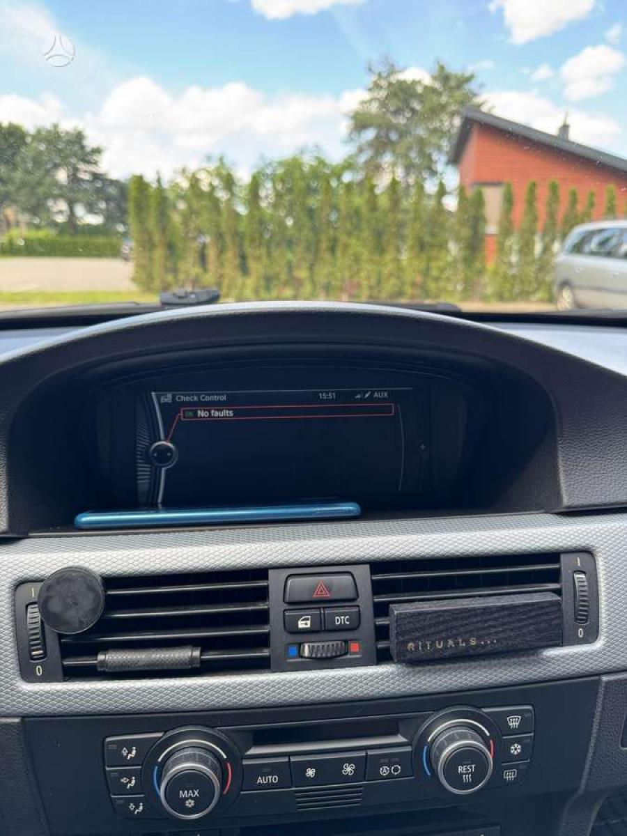 Black BMW 325 2009 in Vilnius, with an engine capacity of 2.99 L and mileage of 338 thousand km for 6990 €, photo 14 on AUTOMOTO.COM.LV
