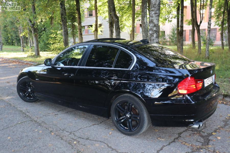 Black BMW 325 2009 in Siauliai, with an engine capacity of 3.00 L and mileage of 257 thousand km for 6750 €, photo 9 on AUTOMOTO.COM.LV