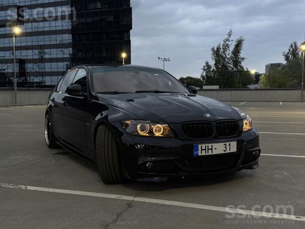 Black BMW 325 2009 in Riga, with an engine capacity of 3.00 L and mileage of 256 thousand km for 9900 €, photo 8 on AUTOMOTO.COM.LV