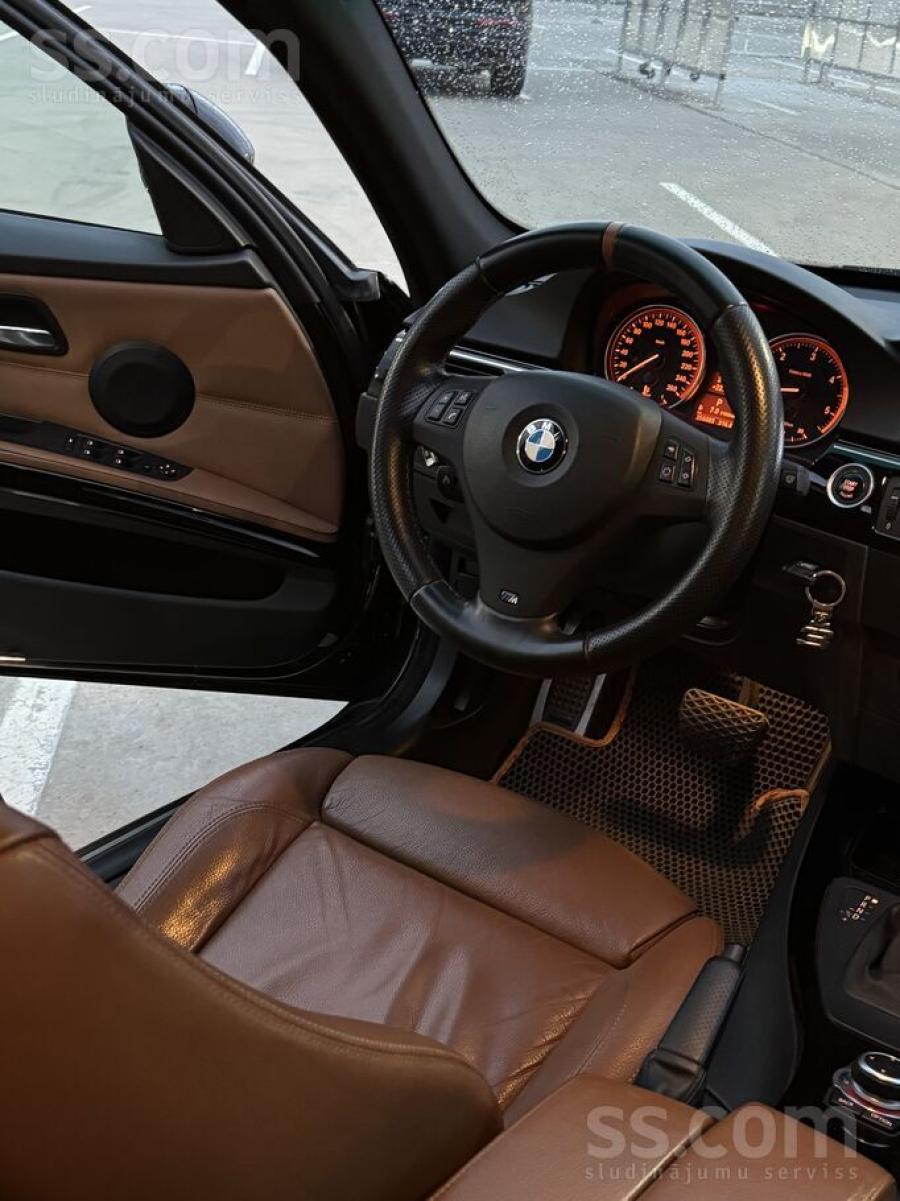 Black BMW 325 2009 in Riga, with an engine capacity of 3.00 L and mileage of 256 thousand km for 9900 €, photo 12 on AUTOMOTO.COM.LV