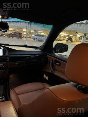 Black BMW 325 2009 in Riga, with an engine capacity of 3.00 L and mileage of 256 thousand km for 9900 €, photo 13 on AUTOMOTO.COM.LV