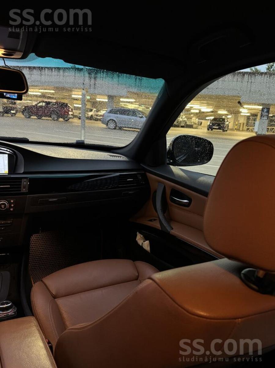 Black BMW 325 2009 in Riga, with an engine capacity of 3.00 L and mileage of 256 thousand km for 9900 €, photo 13 on AUTOMOTO.COM.LV
