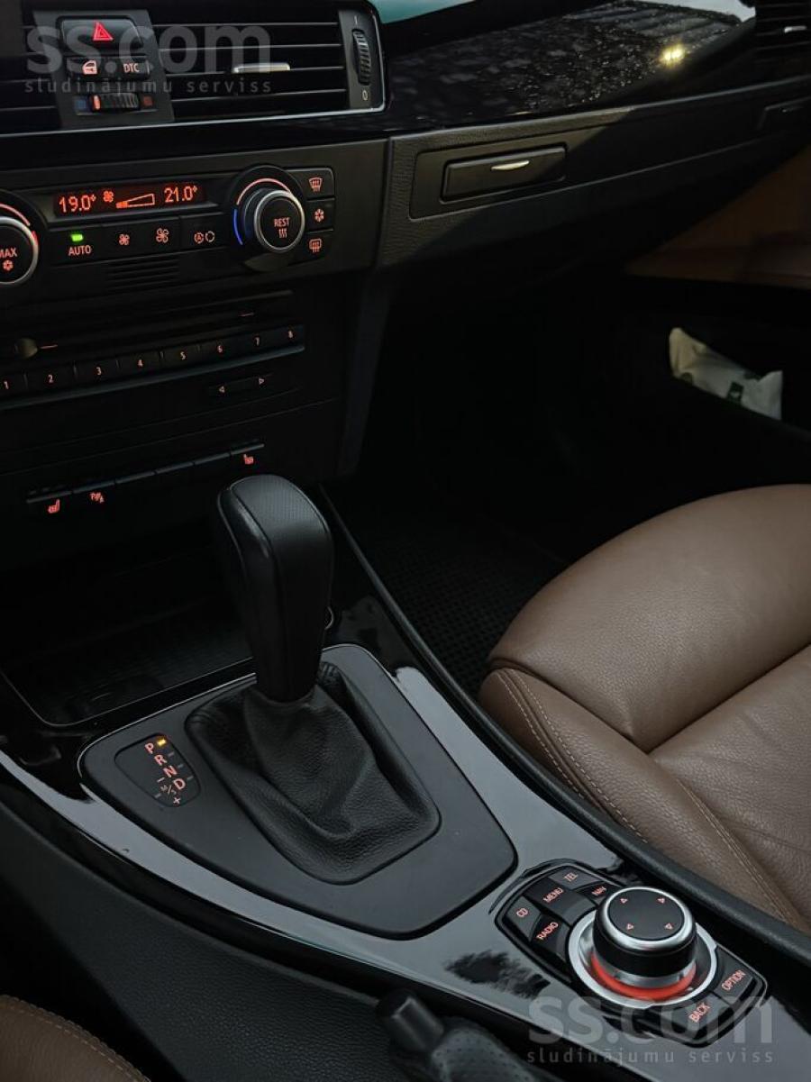 Black BMW 325 2009 in Riga, with an engine capacity of 3.00 L and mileage of 256 thousand km for 9900 €, photo 16 on AUTOMOTO.COM.LV