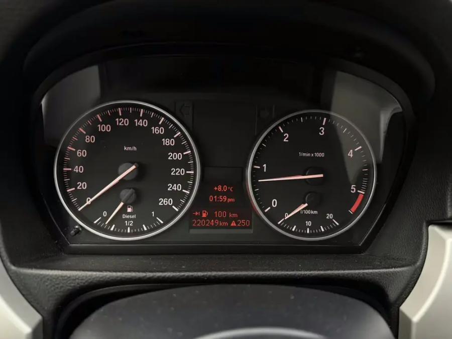 Melns BMW 325 2010 Rīga, ar dzinēja tilpumu 3.00 L un nobraukumu 220 tūkst. km par 2800 €, foto 9 vietnē AUTOMOTO.COM.LV
