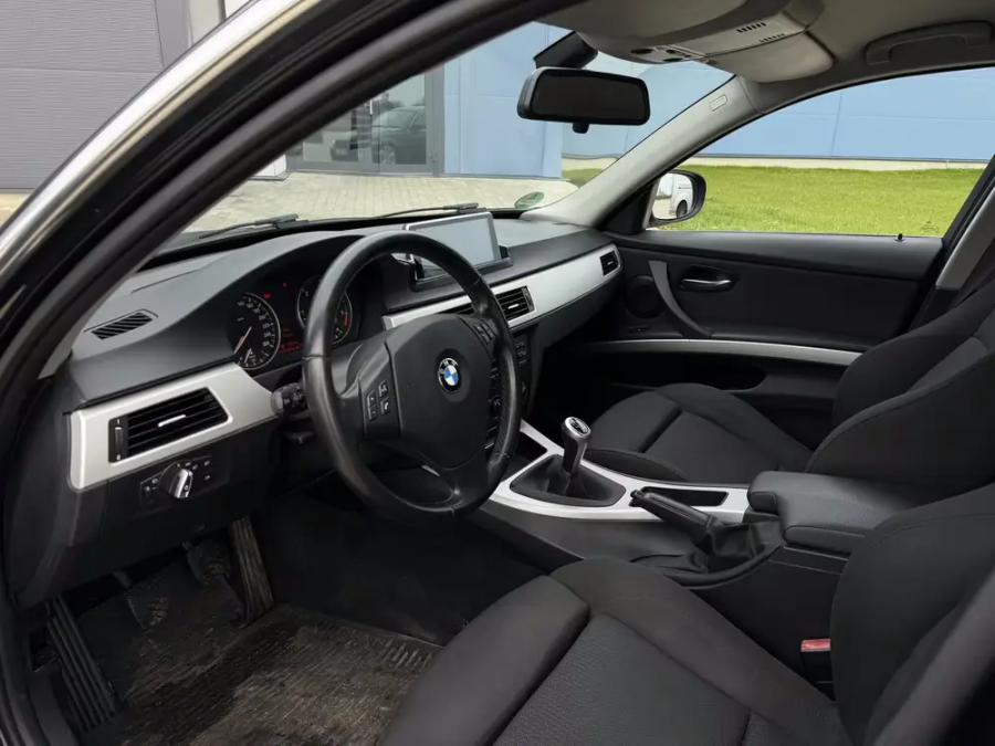 Melns BMW 325 2010 Rīga, ar dzinēja tilpumu 3.00 L un nobraukumu 220 tūkst. km par 2800 €, foto 11 vietnē AUTOMOTO.COM.LV