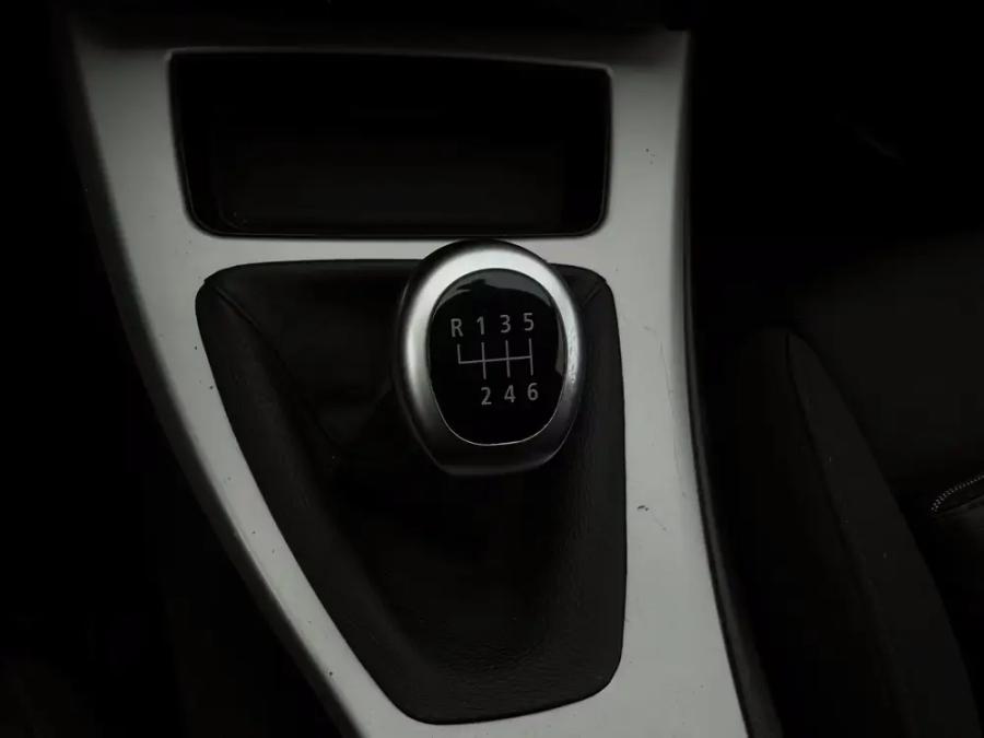 Melns BMW 325 2010 Rīga, ar dzinēja tilpumu 3.00 L un nobraukumu 220 tūkst. km par 2800 €, foto 13 vietnē AUTOMOTO.COM.LV