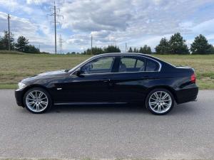 Black BMW 325 2010 in Vilnius, with an engine capacity of 2.99 L and mileage of 295 thousand km for 6280 €, photo 3 on AUTOMOTO.COM.LV