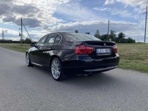 Black BMW 325 2010 in Vilnius, with an engine capacity of 2.99 L and mileage of 295 thousand km for 6280 €, photo 4 on AUTOMOTO.COM.LV