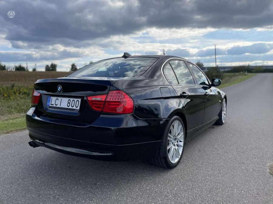 Black BMW 325 2010 in Vilnius, with an engine capacity of 2.99 L and mileage of 295 thousand km for 6280 €, photo 5 on AUTOMOTO.COM.LV