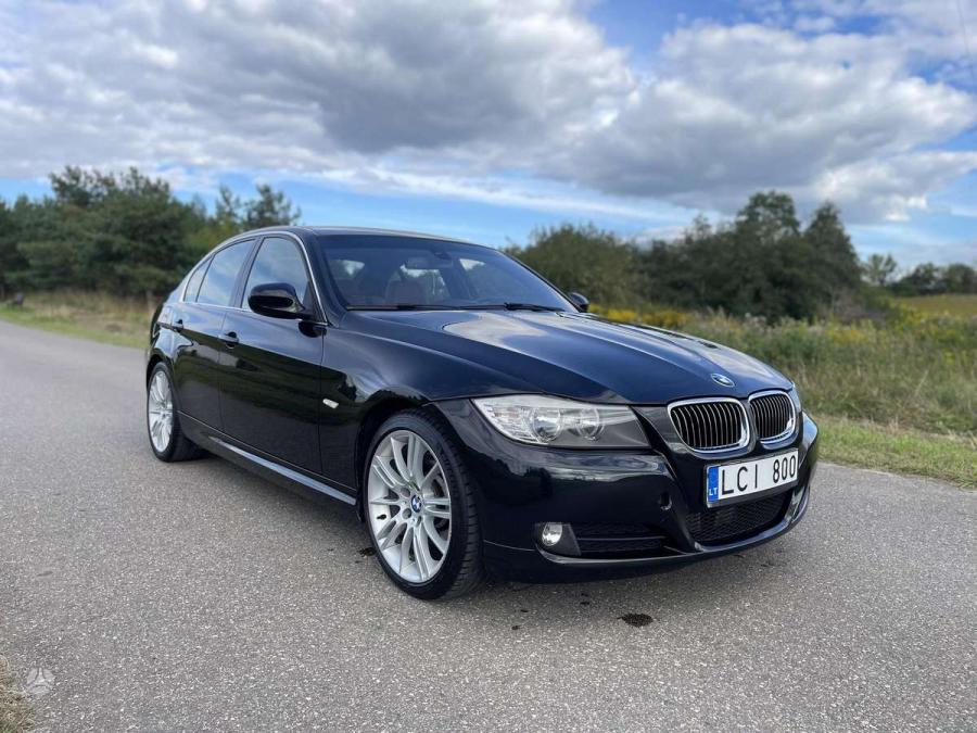 Black BMW 325 2010 in Vilnius, with an engine capacity of 2.99 L and mileage of 295 thousand km for 6280 €, photo 6 on AUTOMOTO.COM.LV