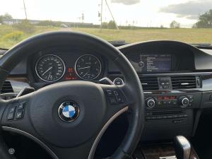 Black BMW 325 2010 in Vilnius, with an engine capacity of 2.99 L and mileage of 295 thousand km for 6280 €, photo 8 on AUTOMOTO.COM.LV