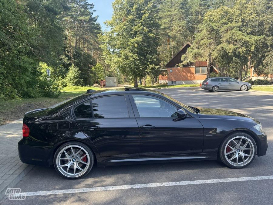 Black BMW 325 2010 in Vilnius, with an engine capacity of 3.00 L and mileage of 385 thousand km for 7800 €, photo 3 on AUTOMOTO.COM.LV