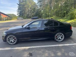 Black BMW 325 2010 in Vilnius, with an engine capacity of 3.00 L and mileage of 385 thousand km for 7800 €, photo 5 on AUTOMOTO.COM.LV