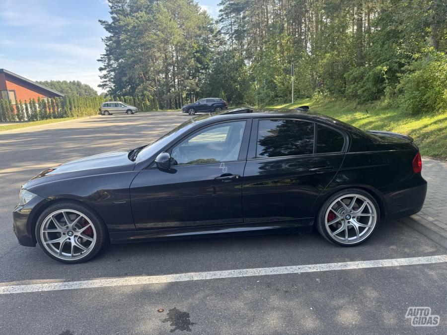 Black BMW 325 2010 in Vilnius, with an engine capacity of 3.00 L and mileage of 385 thousand km for 7800 €, photo 5 on AUTOMOTO.COM.LV