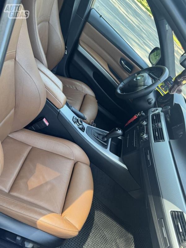 Black BMW 325 2010 in Vilnius, with an engine capacity of 3.00 L and mileage of 385 thousand km for 7400 €, photo 7 on AUTOMOTO.COM.LV