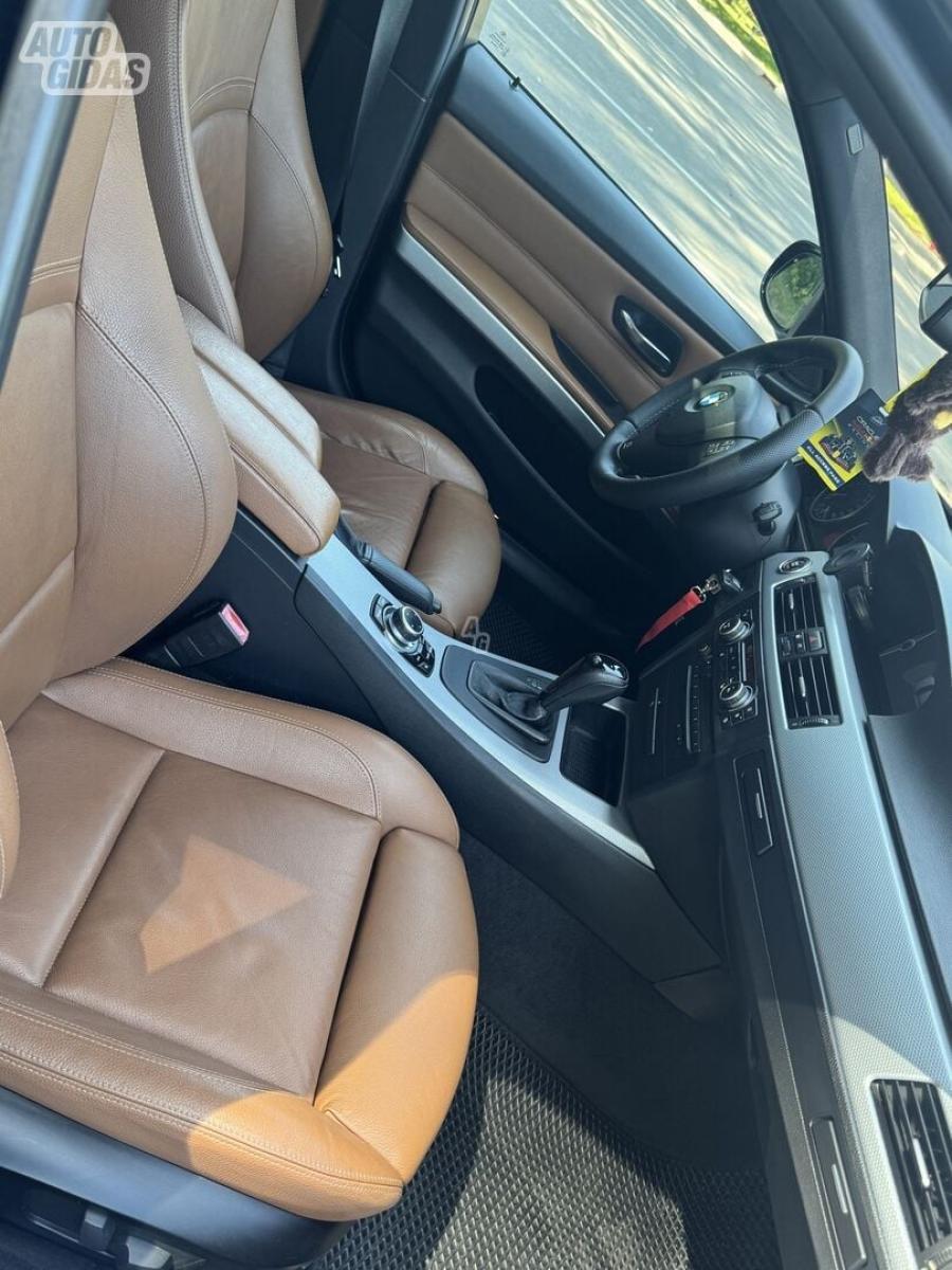 Black BMW 325 2010 in Vilnius, with an engine capacity of 3.00 L and mileage of 385 thousand km for 7800 €, photo 7 on AUTOMOTO.COM.LV