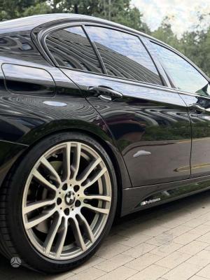 Black BMW 325 2017 in Vilnius, with an engine capacity of 2.00 L and mileage of 227 thousand km for 17000 €, photo 8 on AUTOMOTO.COM.LV