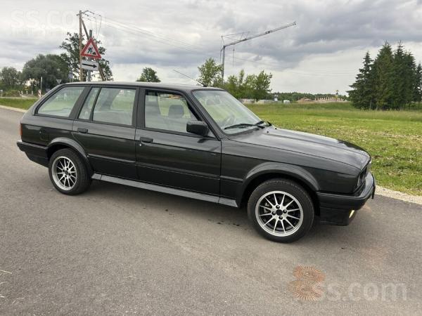 Black BMW 325 1991 in Riga, with an engine capacity of 2.50 L and mileage of 209 thousand km for 14800 €, photo 3 on AUTOMOTO.COM.LV