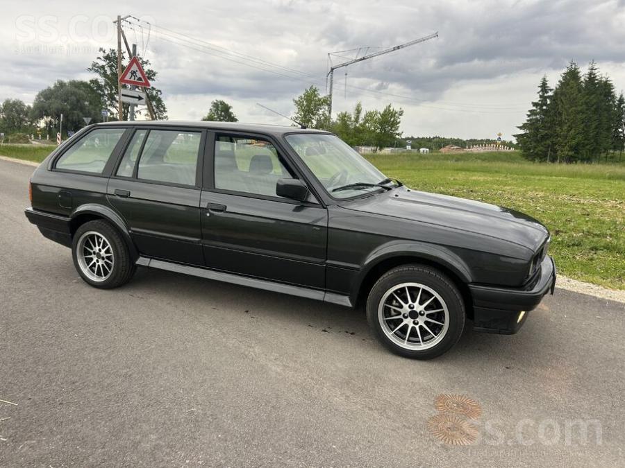 Black BMW 325 1991 in Riga, with an engine capacity of 2.50 L and mileage of 209 thousand km for 14800 €, photo 4 on AUTOMOTO.COM.LV