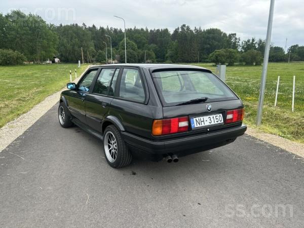 Black BMW 325 1991 in Riga, with an engine capacity of 2.50 L and mileage of 209 thousand km for 14800 €, photo 4 on AUTOMOTO.COM.LV
