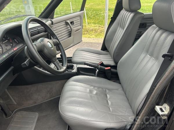 Black BMW 325 1991 in Riga, with an engine capacity of 2.50 L and mileage of 209 thousand km for 14800 €, photo 5 on AUTOMOTO.COM.LV