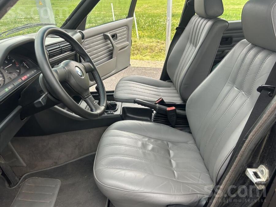 Black BMW 325 1991 in Riga, with an engine capacity of 2.50 L and mileage of 209 thousand km for 14800 €, photo 6 on AUTOMOTO.COM.LV