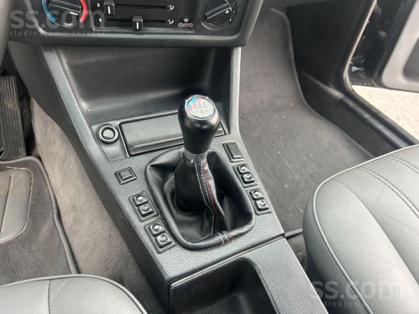 Black BMW 325 1991 in Riga, with an engine capacity of 2.50 L and mileage of 209 thousand km for 14800 €, photo 6 on AUTOMOTO.COM.LV