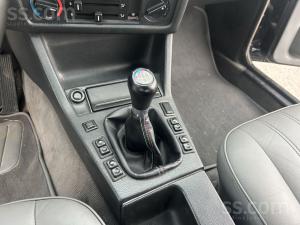 Black BMW 325 1991 in Riga, with an engine capacity of 2.50 L and mileage of 209 thousand km for 14800 €, photo 7 on AUTOMOTO.COM.LV