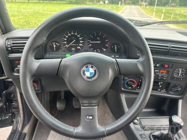 Black BMW 325 1991 in Riga, with an engine capacity of 2.50 L and mileage of 209 thousand km for 14800 €, photo 7 on AUTOMOTO.COM.LV